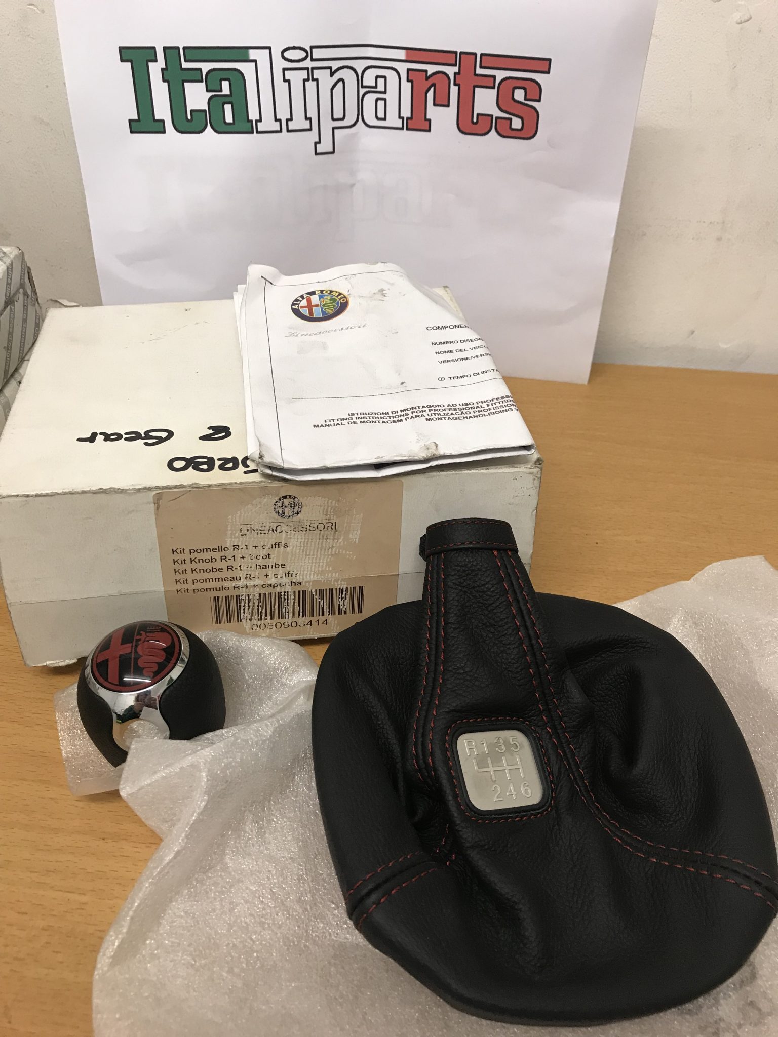 Gear knob 6 speed & gear gaitor - 50903414 - Alfa Romeo MiTo - Italiparts