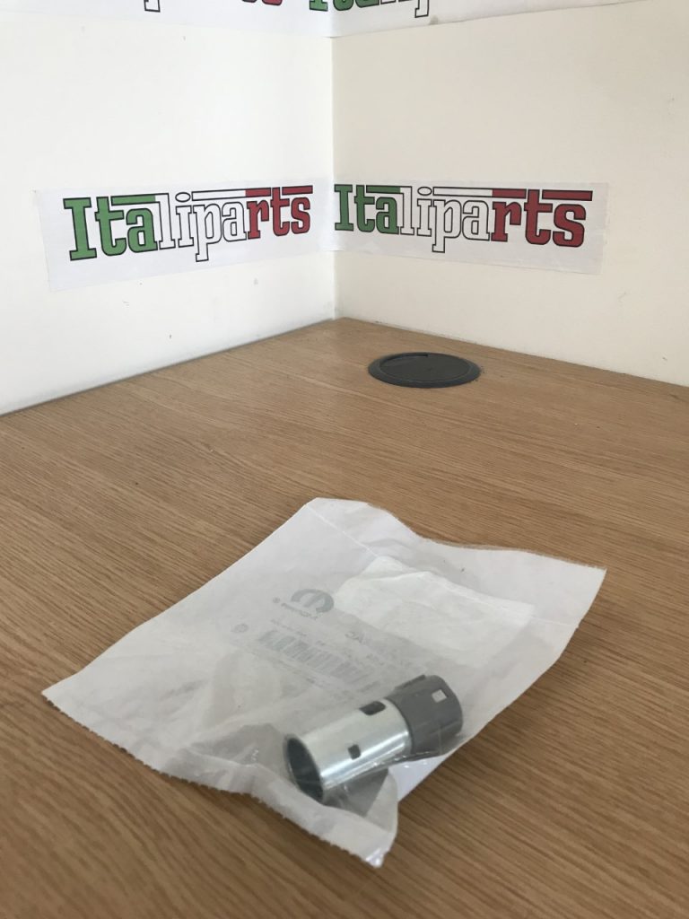 Power outlet - 4793554AC - Jeep Grand Cherokee 2002 on Commander ...