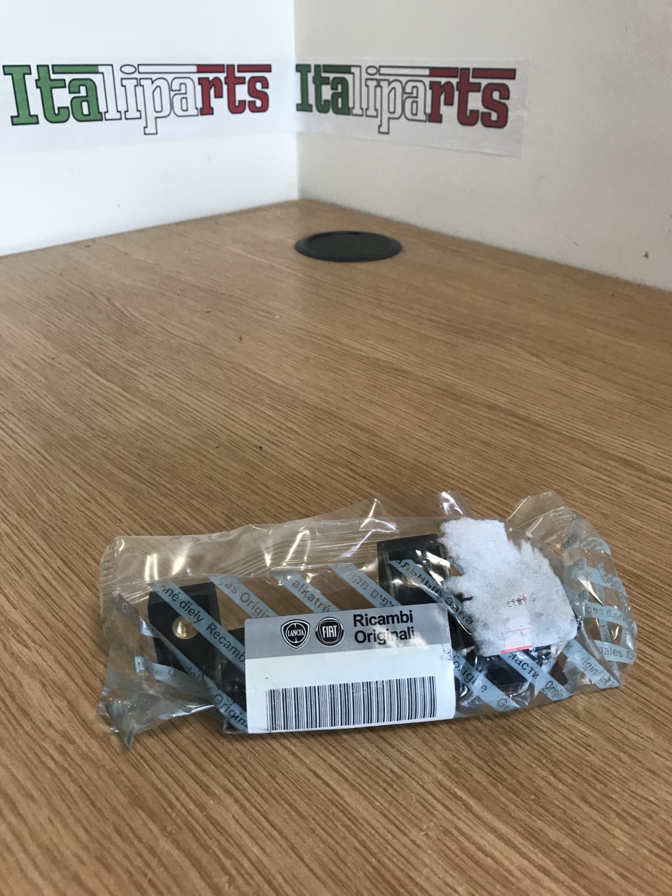 Door glass channel off side right - 46745482 - Fiat Doblo 2000-2010 ...