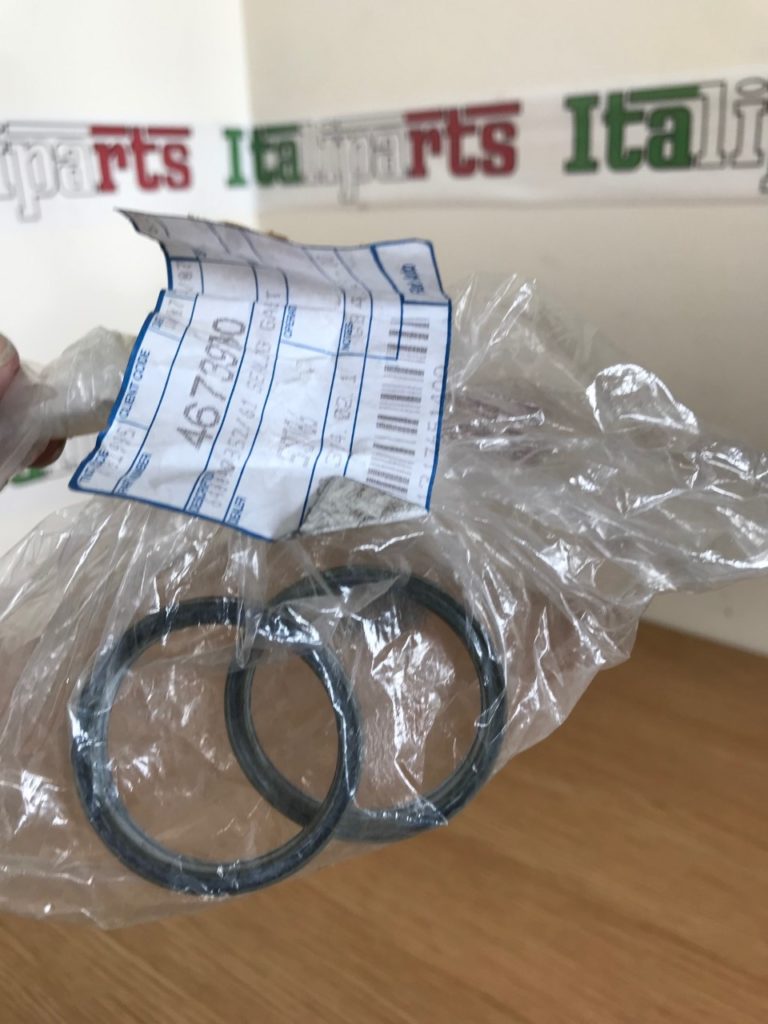 Fuel tank gasket pair - 46739790 - Alfa Romeo 166 & Fiat Barchetta ...